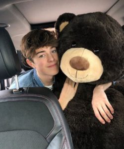 Who is Jeremy Hutchins? Wiki, Height, Age, Bio & Facts About YouTuber