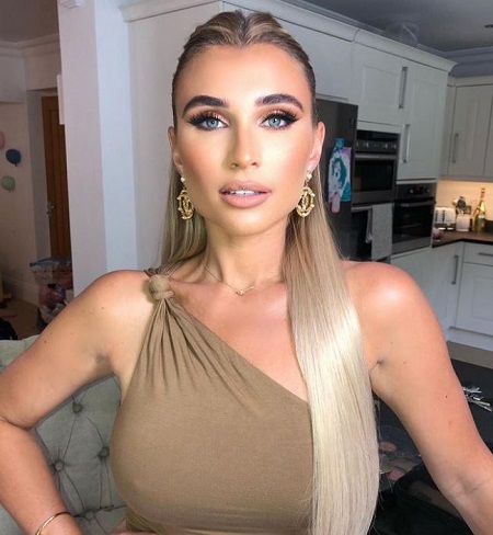 Billie Faiers Wiki - Age, Husband, Net worth, Family, Biography & More