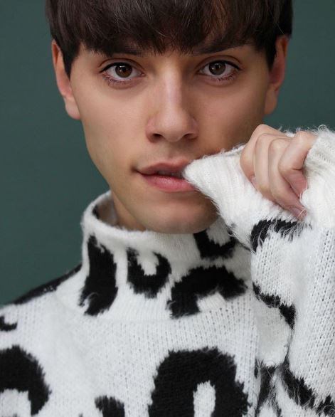 Who is Max Harwood? Wiki, Biography, Age, Girlfriend, Parents, Height ...
