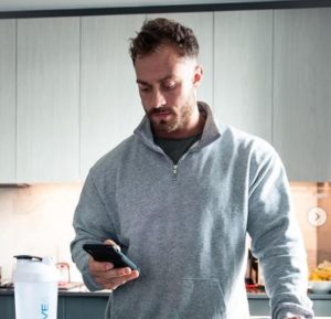 Who is Chris Bumstead? Biography, Wiki, Height, Weight, Age, Wife ...
