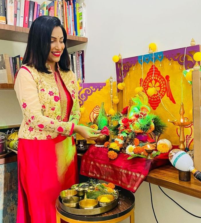 Who is Kranti Redkar? Biography, Wiki, Age, Husband, Kids, Net worth ...