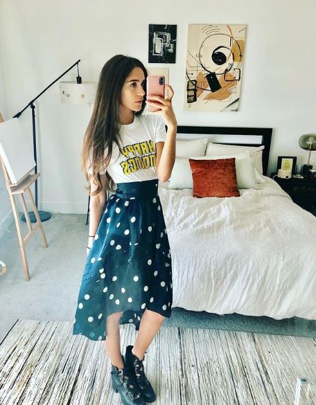 Who is Isabel Pakzad? Wiki, Biography, Ethnicity, Parents, Age, Height ...