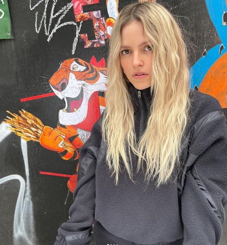 Who is Sarah Jeanne Labrosse? Biography, Wiki, Age, Height, Net worth ...
