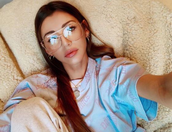 Who is Eleanor Calder? Wiki, Biography, Age, Height, Net worth ...