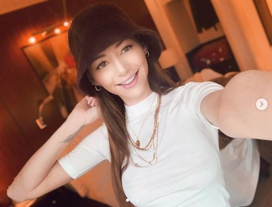 Who is Eleanor Calder? Wiki, Biography, Age, Height, Net worth ...