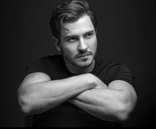 Who is Toby-Alexander Smith? Wiki, Biography, Age, Wife, Parents ...