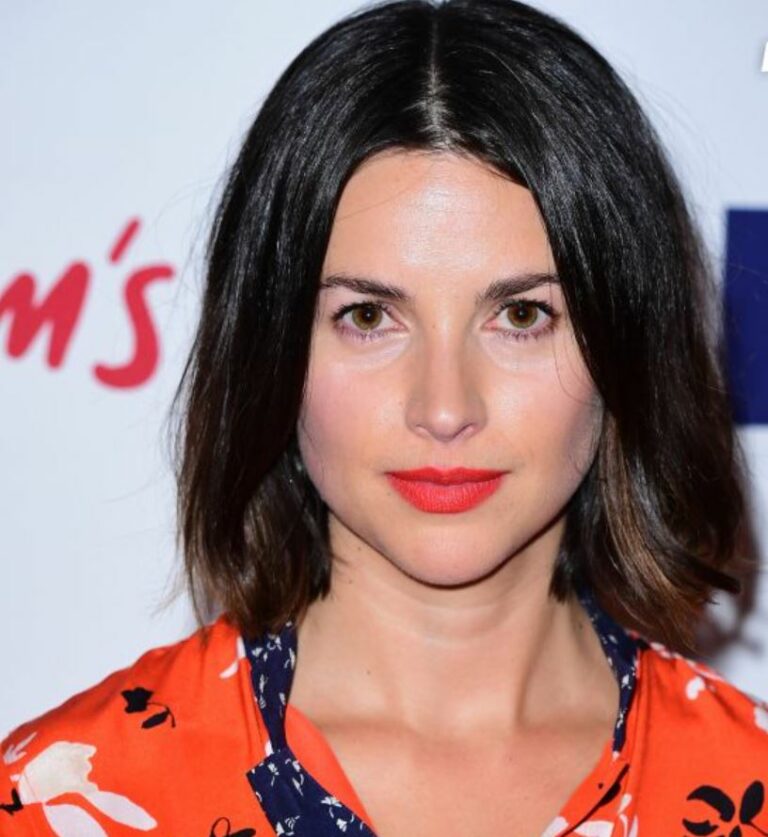 Amelia Warner Biography, Wiki, Net Worth, Husband, Kids, Age, Height ...