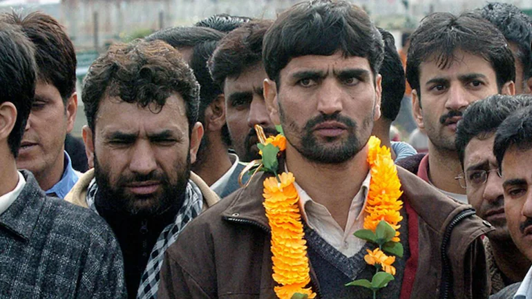 Who is Bitta Karate [Farooq Ahmed Dar]? Wiki, Biography, Age, Wife ...