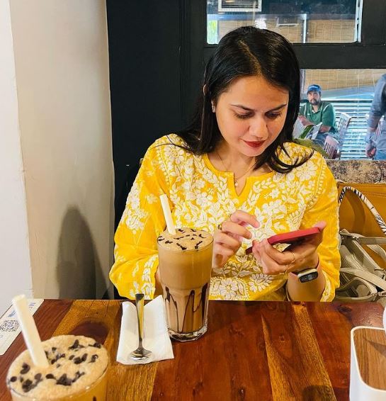 Who is Tina Dabi IAS? Wiki, Biography, Husband, Parents, Age, Education ...