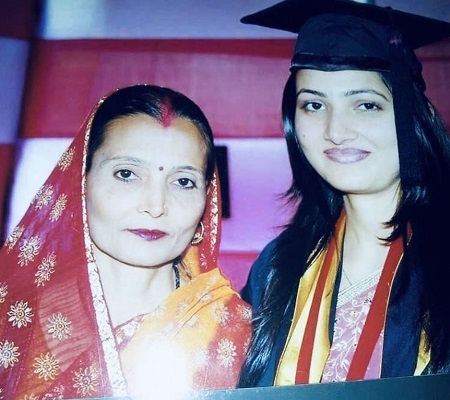 Chitra Tripathi Wiki [Journalist], Biography, Age, Height, Husband ...