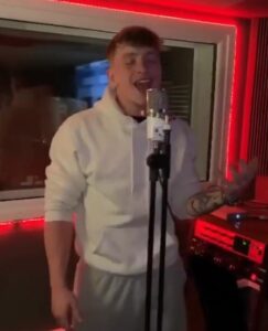 Lee Collinson (AGT) Wiki, Biography, Age, Height, Parents, Education ...