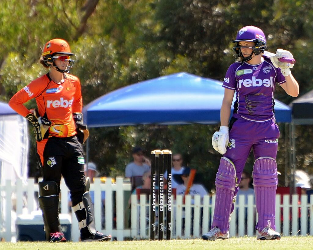Emily Smith (Cricketer) Height, Wiki, Bio, Age, Husband, Family, Stats ...