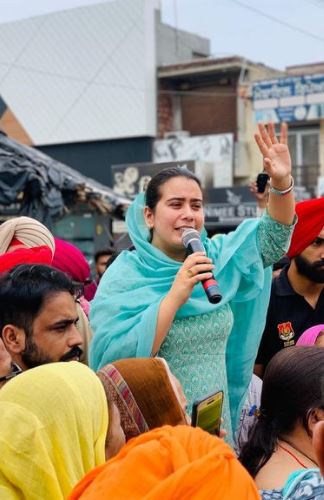 Narinder Kaur Bharaj Biography - Wiki, Age, Husband, Parents, Caste ...