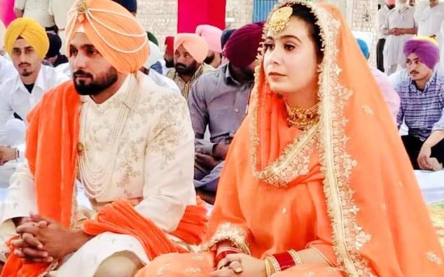 Narinder Kaur Bharaj Biography - Wiki, Age, Husband, Parents, Caste ...