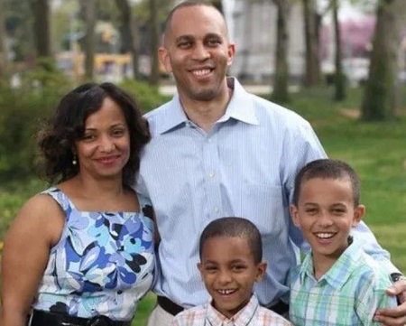 Kennisandra Jeffries Wiki (Hakeem Jeffries's Wife) Age, Net Worth ...