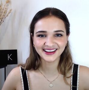 Lisa Vicari: Biography, Height, Age, Net worth, Boyfriend, Parents ...