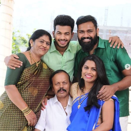 Siddu Moolimani: Wiki, Age, Wife, Family, Caste, Height, Biography ...