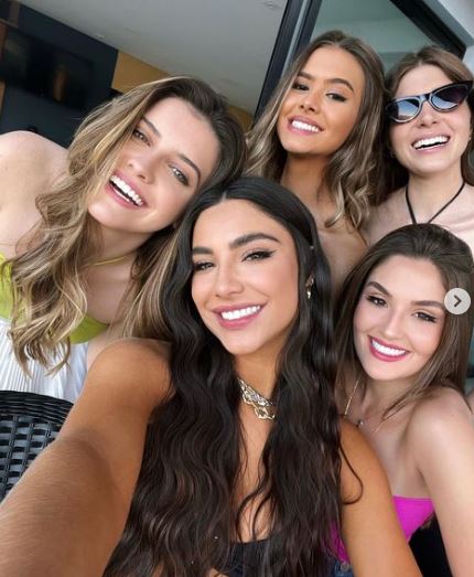 Gabriela Versiani: Wiki, Age, Net Worth, Boyfriend, Height, Parents ...