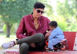 Afshin Esmaeil Ghaderzadeh Height, Weight, Age, Wife, Parents, Shortest ...