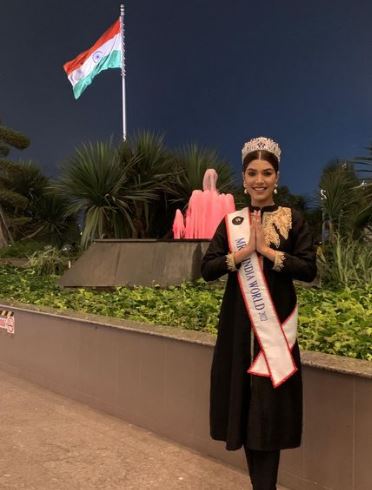Sargam Kaushal Wiki (Mrs. World 2022) Husband, Age, Family, Religion ...