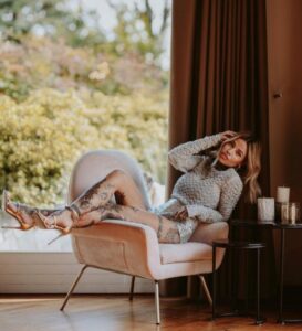 Who is Zoe Cristofoli? Wiki, Age, Boyfriend, Family, Tattoos, Height ...