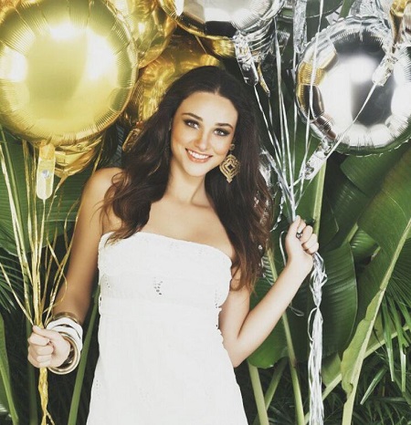 Débora Nascimento - Biography, Age, Height, Husband, Parents ...