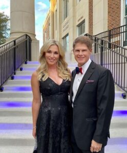 Clark Hunt Net Worth, Age, Biography, Wife, Children, Family, Career & More