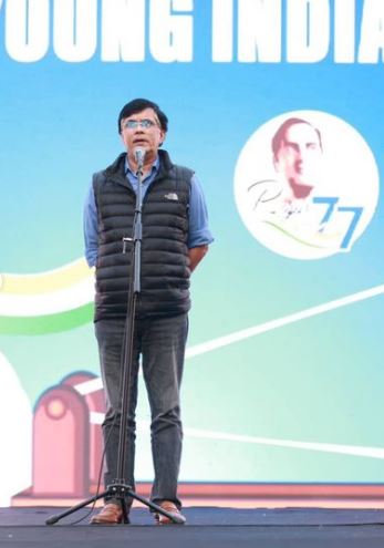 Pawan Khera Biography, Wiki, Age, Wife, Congress, Kids, Education, Net ...