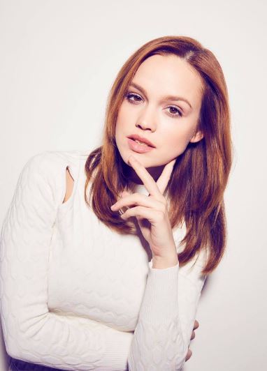 Emilia Schüle: Age, Height, Net Worth, Husband, Family, Ethnicity ...