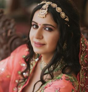 Who is Kinjal Dave? Biography, Husband, Parents, Net worth, Birthday ...