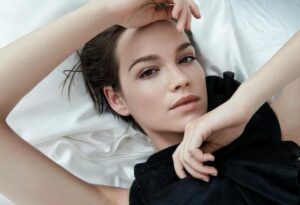 Emilia Schüle: Age, Height, Net Worth, Husband, Family, Ethnicity ...