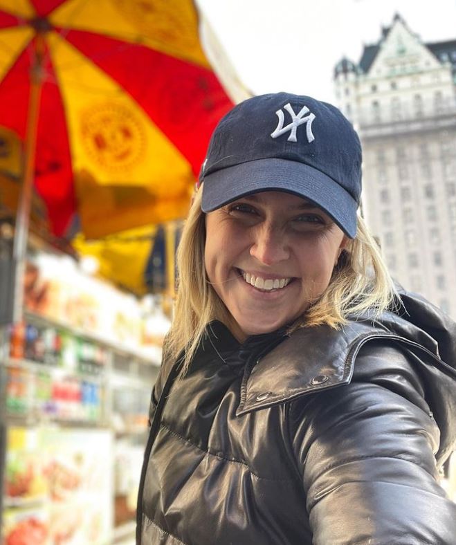 Who is Anna Kloots? Age, Husband, Wiki, Net Worth, Kids, Family, Height ...
