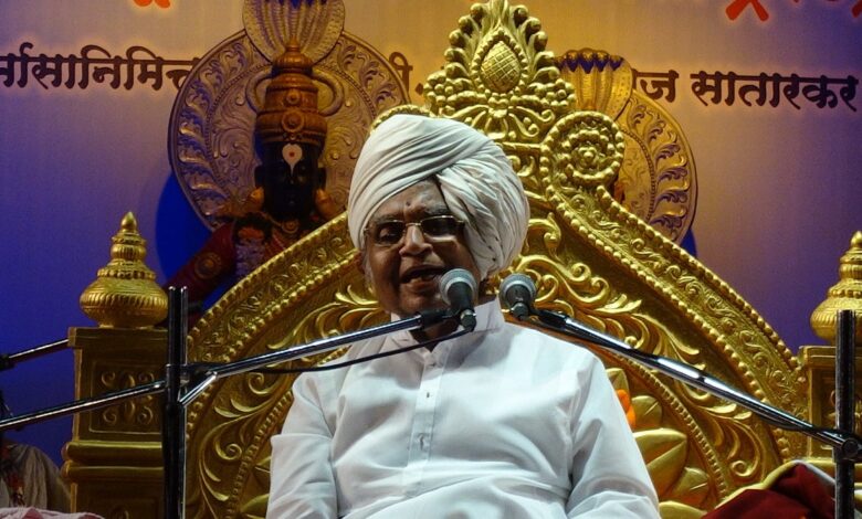 Who was Baba Maharaj Satarkar? Wiki, Biography, Age, Wife, Children ...
