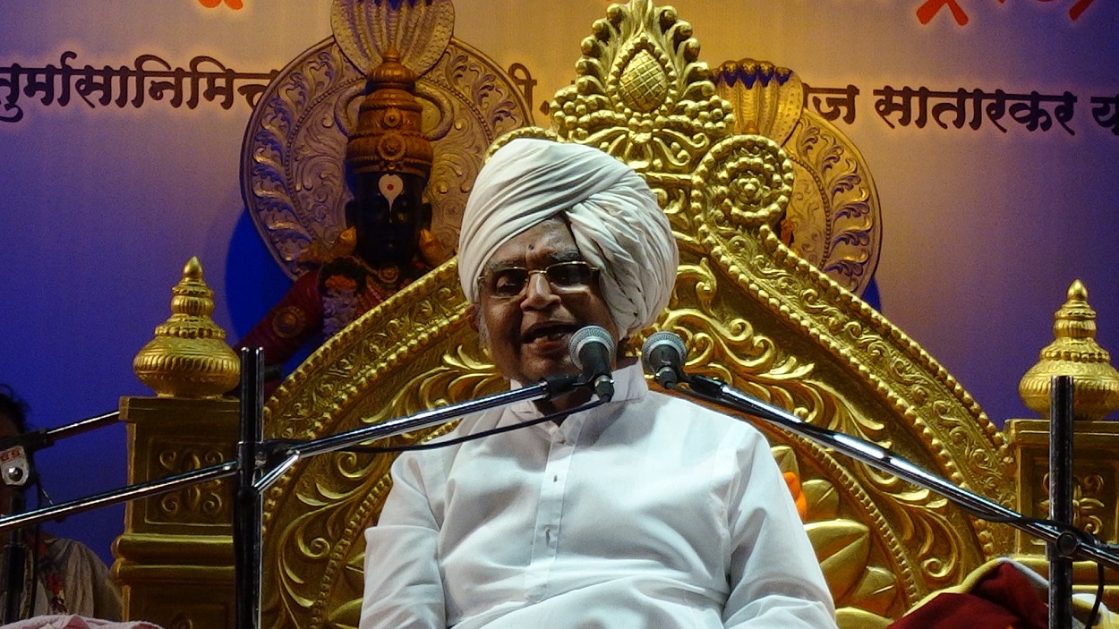 Who was Baba Maharaj Satarkar? Wiki, Biography, Age, Wife, Children ...