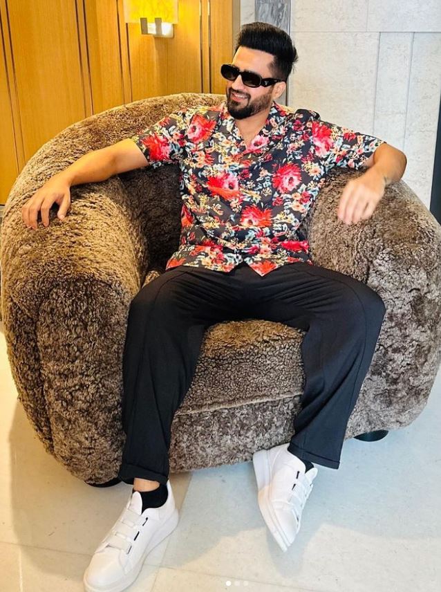 Falak Shabir Age, Birthday, Wife, Kids, Wiki, Family, Net Worth, Height ...