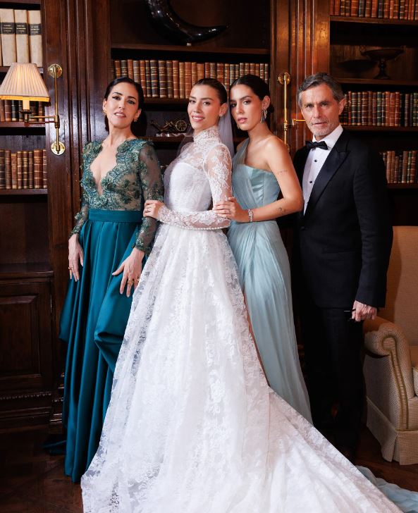 Who is Michelle Salas? Wiki, Biography, Age, Husband, Parents, Net ...