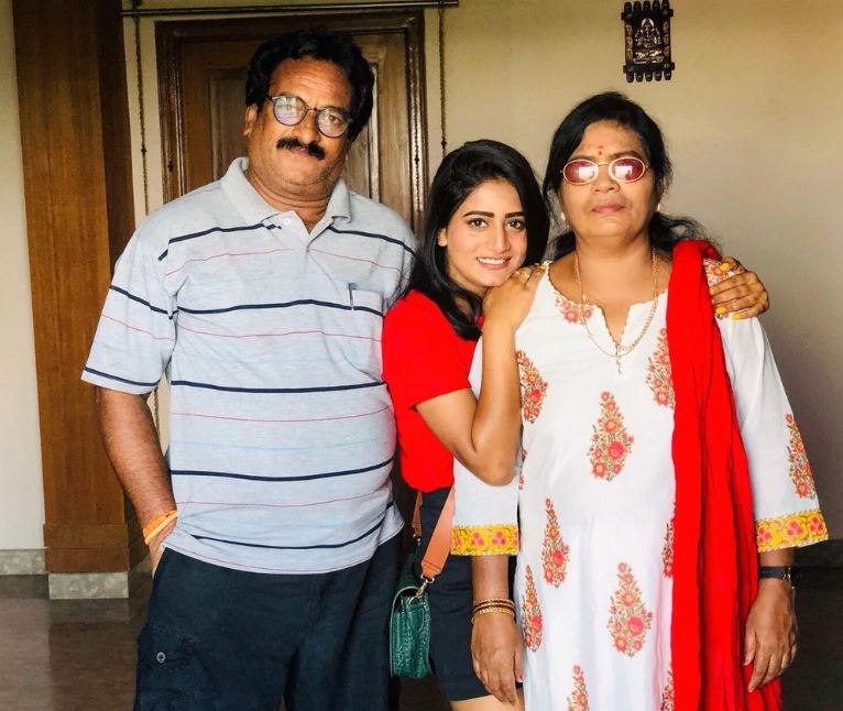 Nayani Pavani Age, Parents, Wiki, Husband, Biography, Height, Boyfriend ...