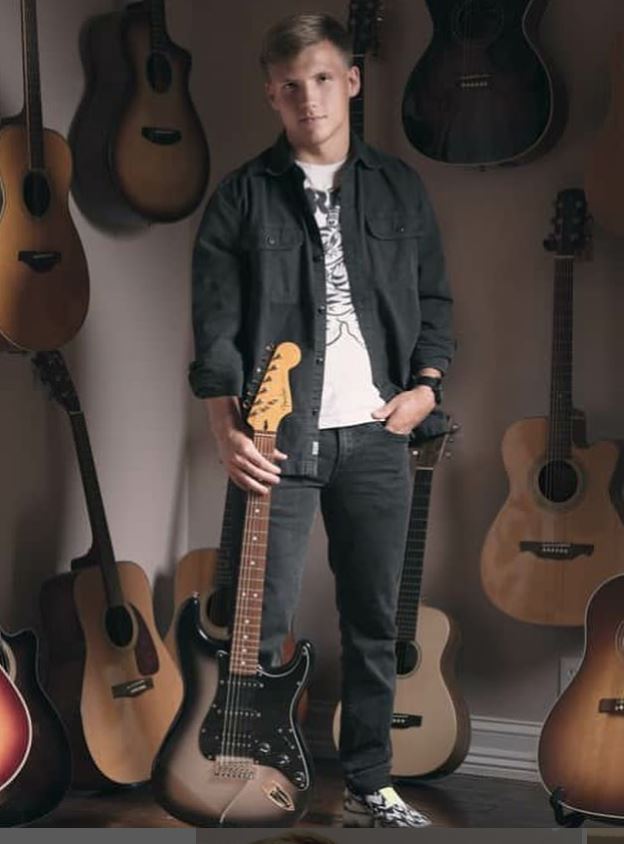 Who is Noah Spencer? Wiki, Biography, Age, Height, Family, Girlfriend ...