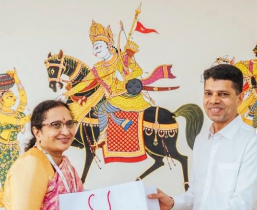 VK Pandian (IAS) Biography, Wiki, Wife, Age, Family, Children, Salary ...