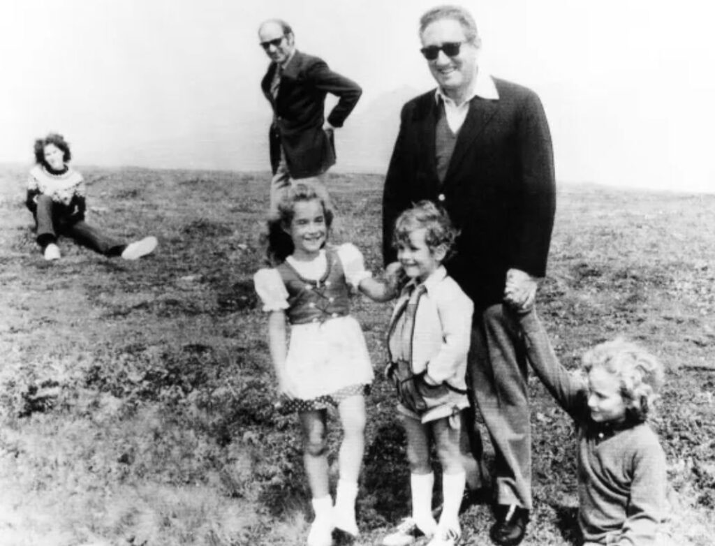 Who is Elizabeth Kissinger? Wiki, Age, Husband, Family, BIO & Facts ...