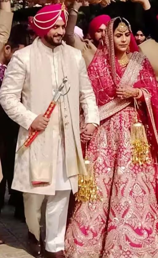 Dr Balpreet Kaur Wiki (Gurnam Bhullar's Wife), Age, Family, Biography ...