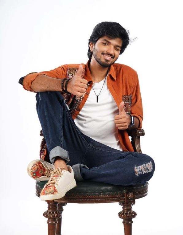Harshavardhan Vidyasagar Biography, Wiki, Age, Height, Family, Songs ...