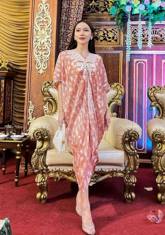 Who is Jessica Rinrada? Biodata, Wiki, Parents, Husband, Height ...