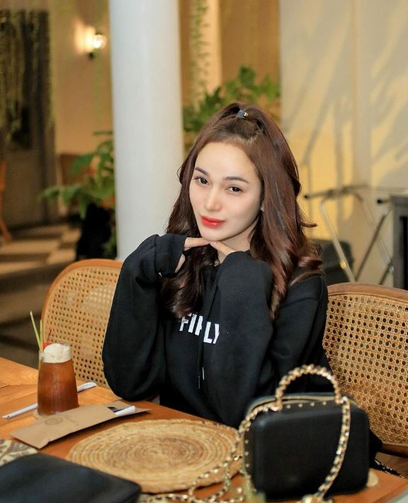 Who is Jessica Rinrada? Biodata, Wiki, Parents, Husband, Height ...