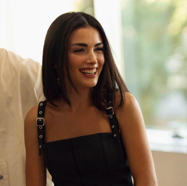 Who is Özge Yağız? Wiki, Height, Age, Boyfriend, Parents, Ethnicity ...