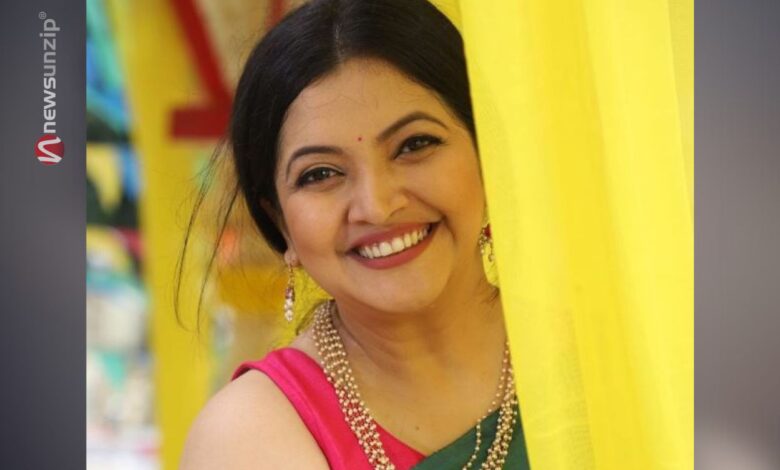 Who is Shalmalee Tolye? Wiki, Age, Husband, Kids, Parents, Caste ...
