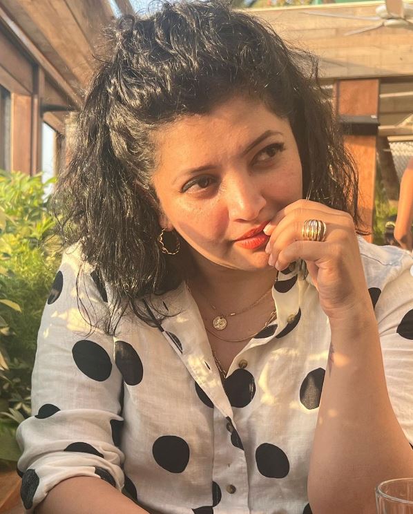 Who is Shalmalee Tolye? Wiki, Age, Husband, Kids, Parents, Caste ...