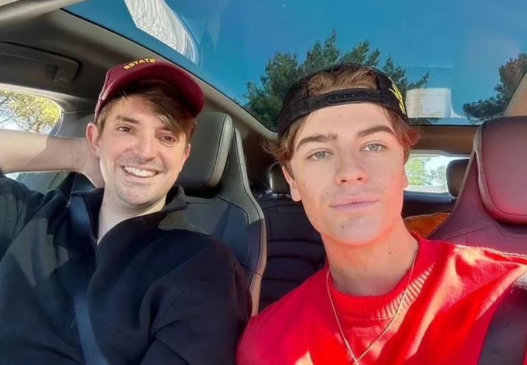 Zach Sang Age, Height, Wiki, Boyfriend, Family, Biography & More