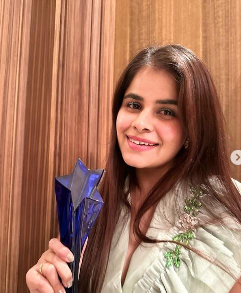 Dharna Durga Wiki, Biography, Age, Husband, Net Worth, Family, Height ...