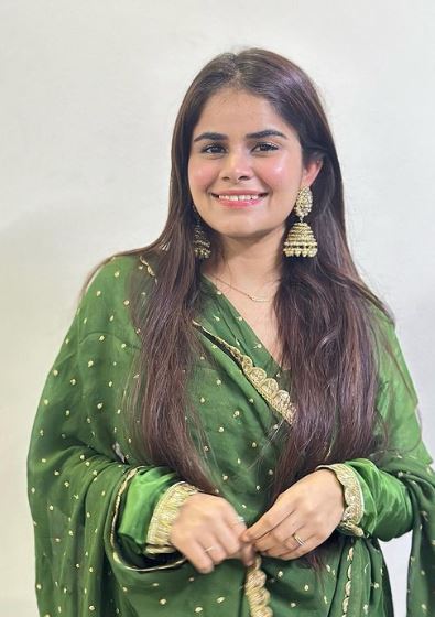 Dharna Durga Wiki, Biography, Age, Husband, Net Worth, Family, Height ...